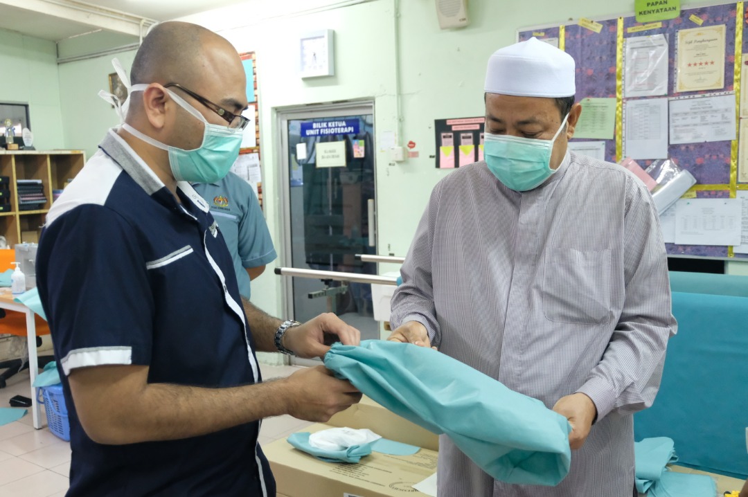 MP Kemaman sampaikan mesin jahit