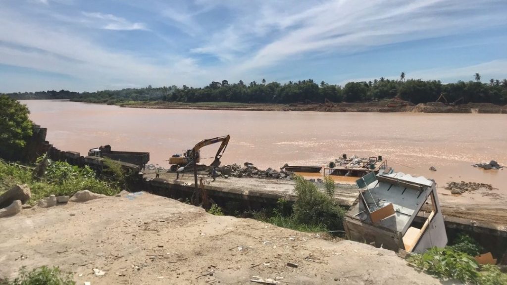Projek baik pulih tebing sungai runtuh giat dilaksana