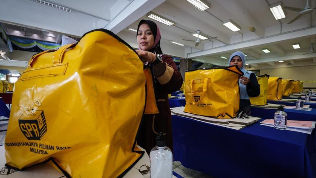 Ballot boxes start to arrive at vote tallying centres