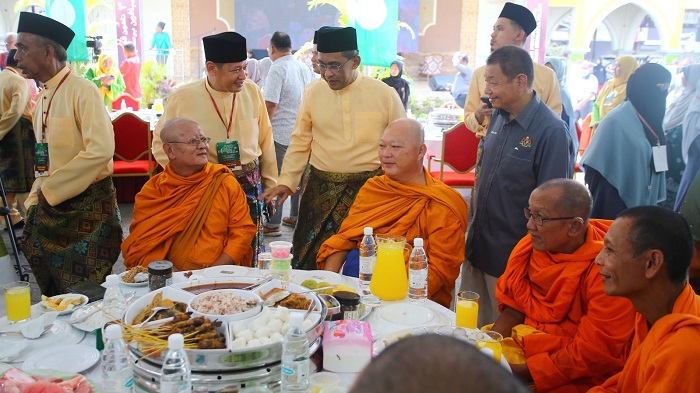 Majlis raya PH-BN jauh berbeza dengan Aidilfitri PAS