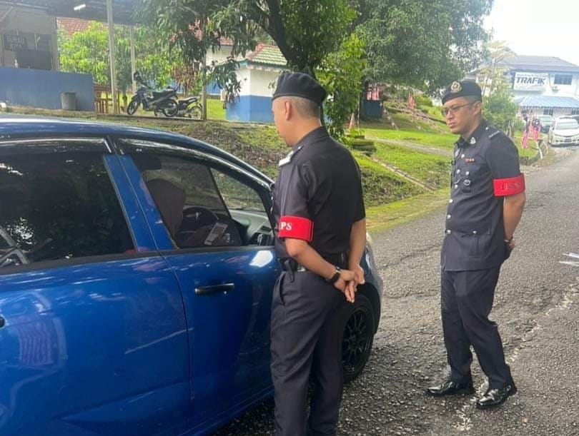 Pemeriksaan kenderaan, lesen memandu pegawai polis
