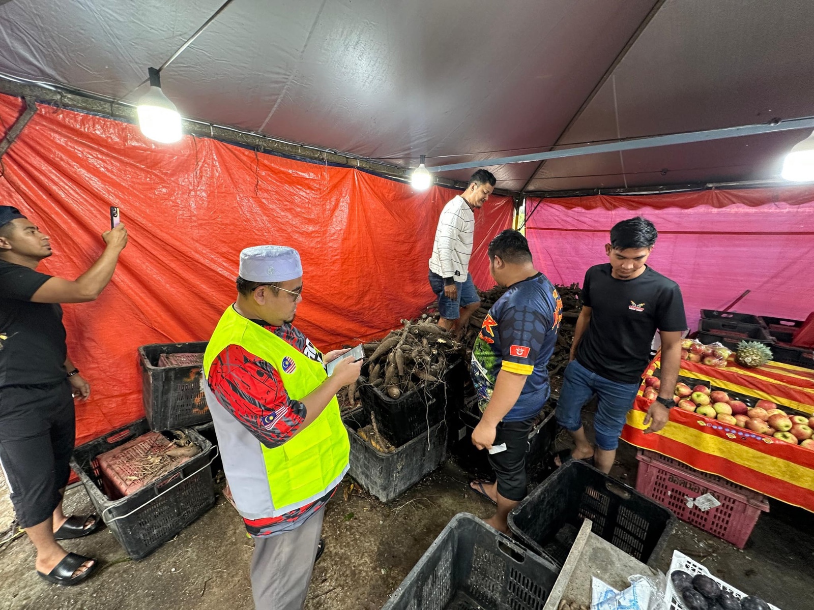 PKD Guchil giat kumpul bekalan untuk mangsa banjir
