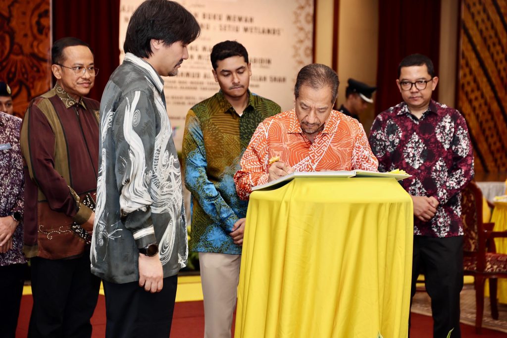 Buku ‘Permata Negeri Terengganu: Setiu Wetlands’
