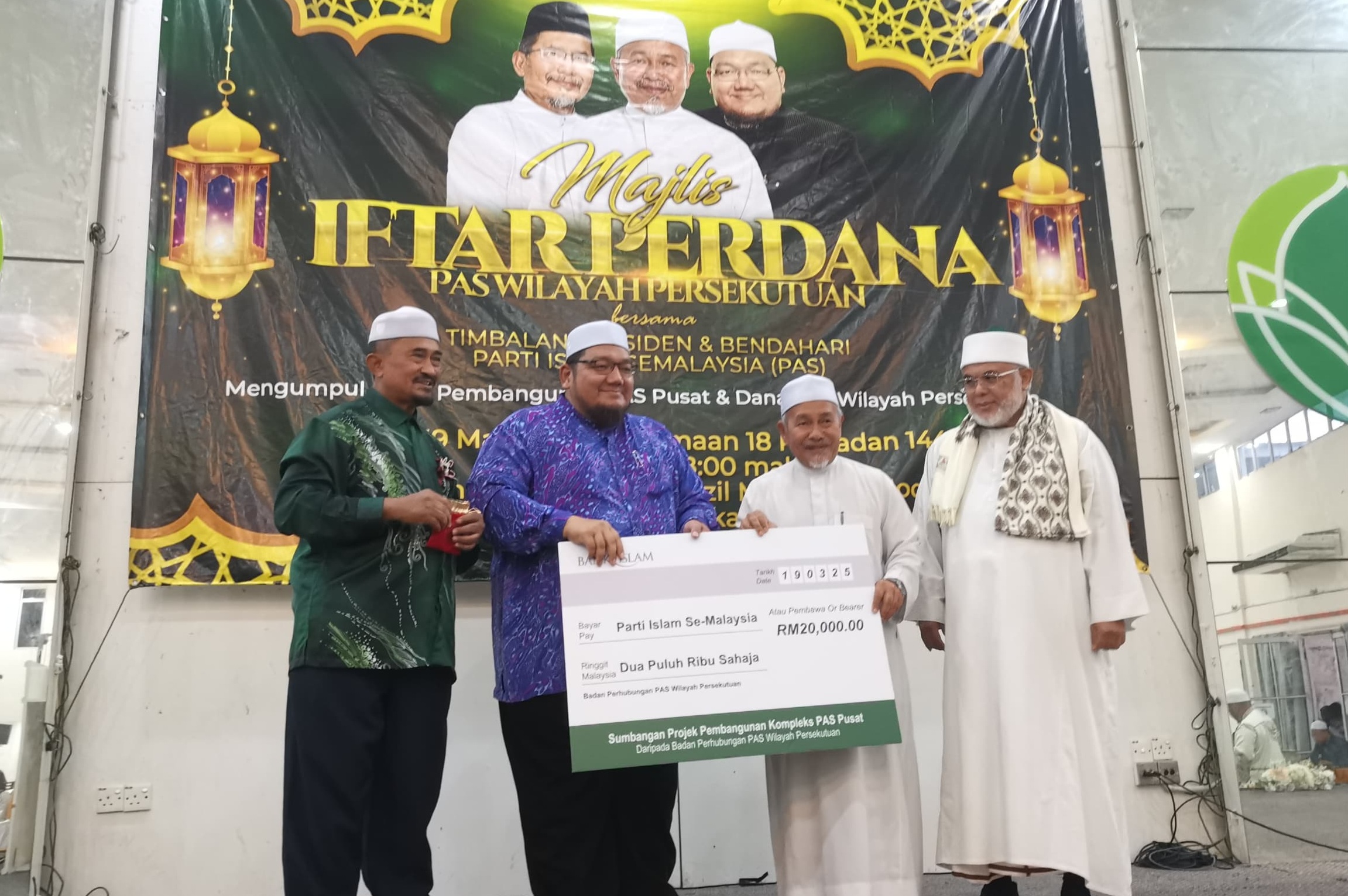 Kompleks PAS Pusat: PAS Wilayah serah ringgit, emas dinar