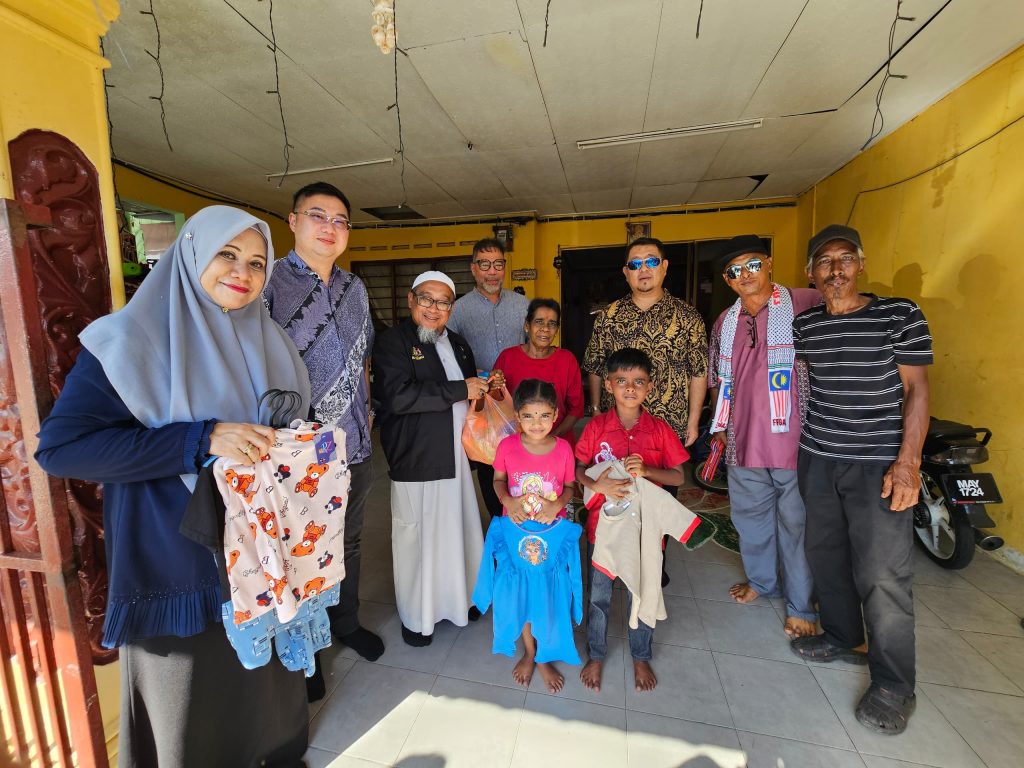 Pimpinan MN Melaka santuni penduduk Ayer Merbau