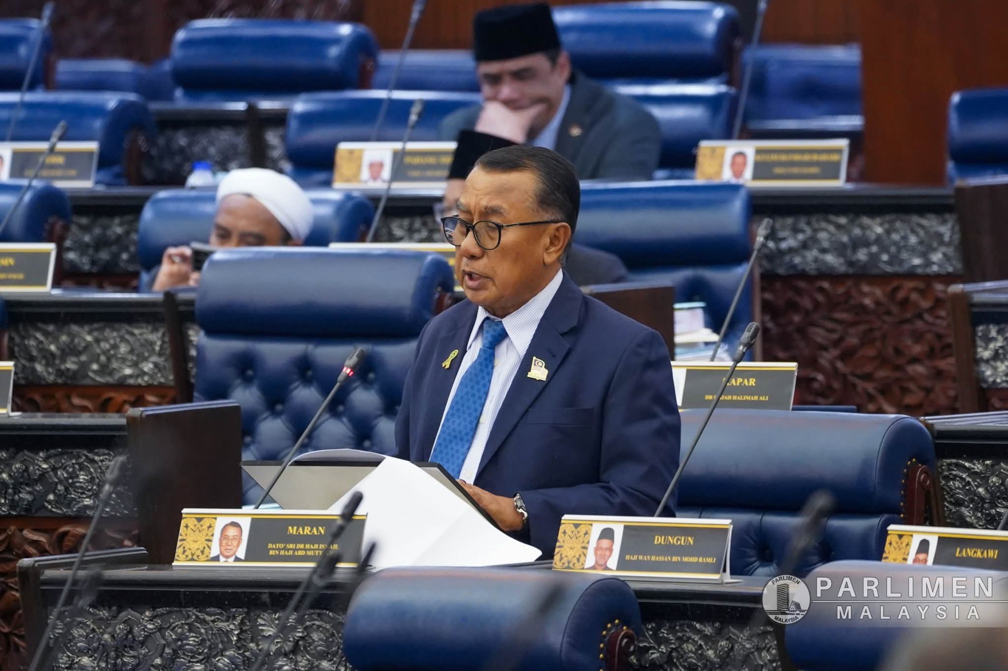 Kuarters kerajaan terbiar, semak samun memalukan