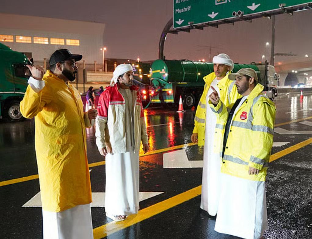 Ribut petir, angin kencang, hujan lebat landa UAE
